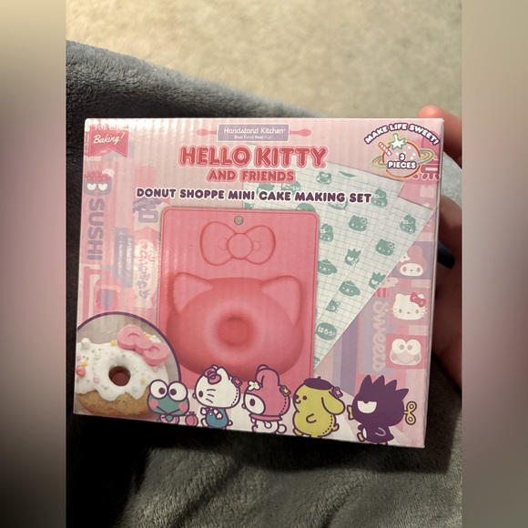 Hello Kitty | Accessories | Hello Kitty Donut Shoppe Mini Cake Making ...